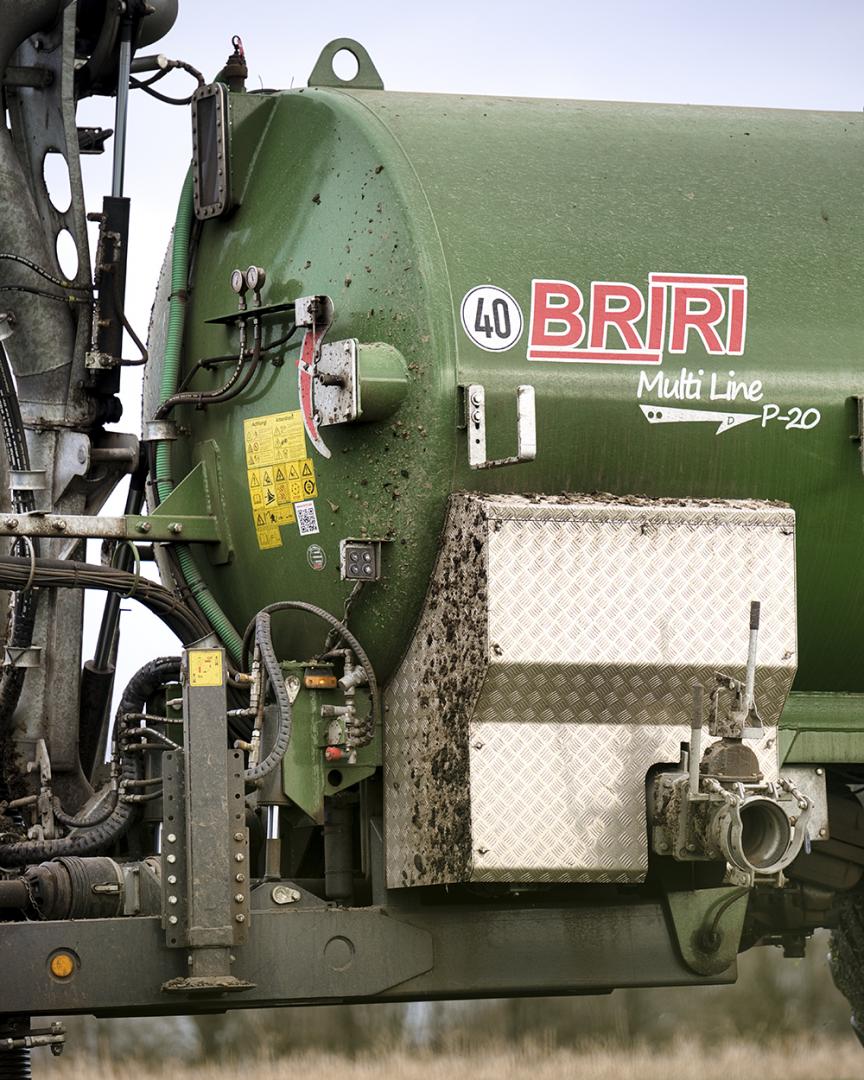 BRIRI Multi Line PROFI hígtrágya tartálykocsi, 12000-30000 lit.